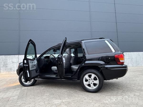 Black Jeep Grand Cherokee 2005 in Riga, with an engine capacity of 2.70 L and mileage of 0 thousand km for 8940 €, photo 1 on AUTOMOTO.COM.LV