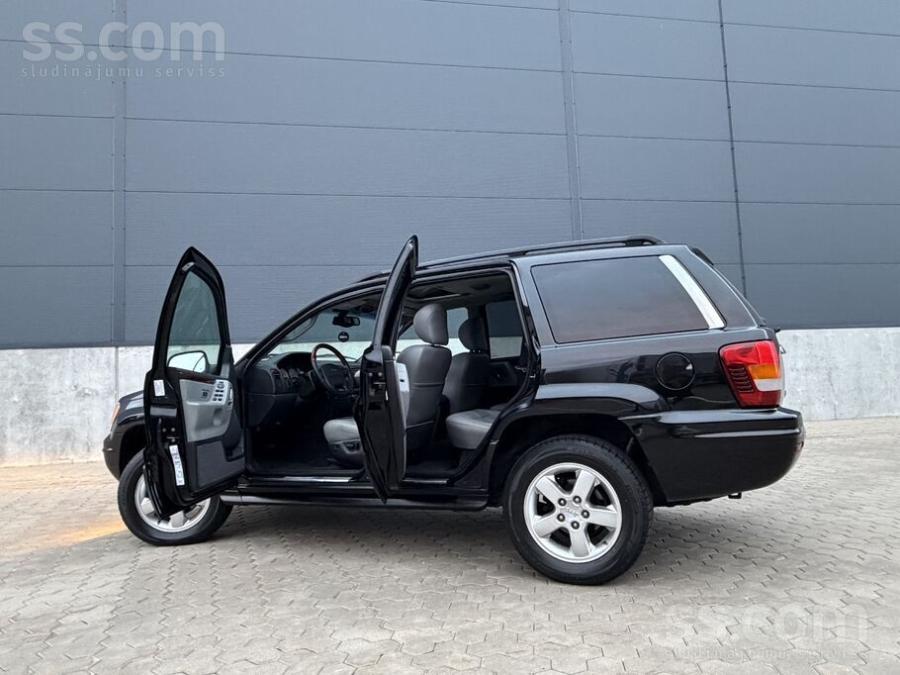 Black Jeep Grand Cherokee 2005 in Riga, with an engine capacity of 2.70 L and mileage of 0 thousand km for 8940 €, photo 1 on AUTOMOTO.COM.LV