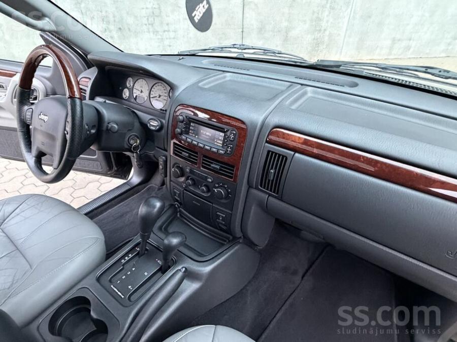 Black Jeep Grand Cherokee 2005 in Riga, with an engine capacity of 2.70 L and mileage of 0 thousand km for 8940 €, photo 10 on AUTOMOTO.COM.LV