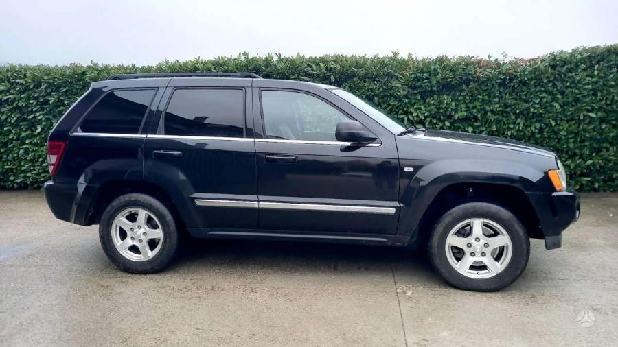 Melns Jeep Grand Cherokee 2005 Kauņa, ar dzinēja tilpumu 2.99 L un nobraukumu 300 tūkst. km par 4250 €, foto 2 vietnē AUTOMOTO.COM.LV