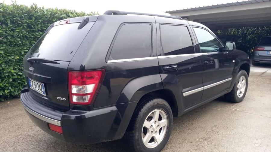 Melns Jeep Grand Cherokee 2005 Kauņa, ar dzinēja tilpumu 2.99 L un nobraukumu 300 tūkst. km par 4250 €, foto 3 vietnē AUTOMOTO.COM.LV