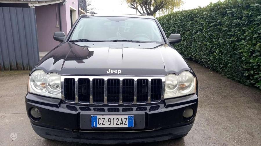 Melns Jeep Grand Cherokee 2005 Kauņa, ar dzinēja tilpumu 2.99 L un nobraukumu 300 tūkst. km par 4250 €, foto 4 vietnē AUTOMOTO.COM.LV