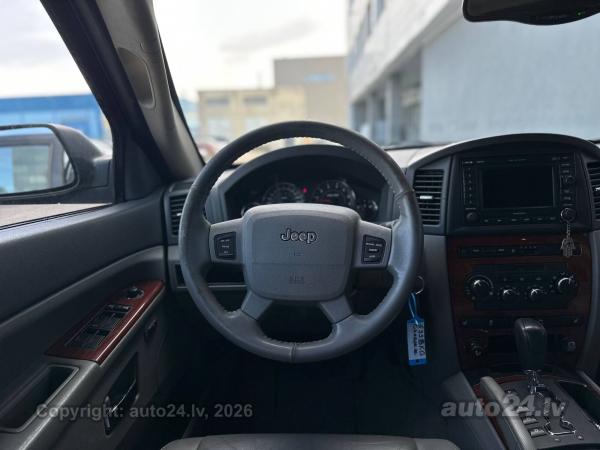 Melns Jeep Grand Cherokee 2005 Tallina, ar dzinēja tilpumu 3.00 L un nobraukumu 229 tūkst. km par 3299 €, foto 7 vietnē AUTOMOTO.COM.LV