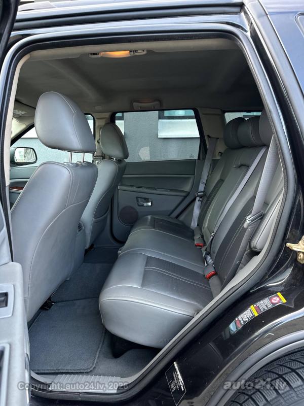 Melns Jeep Grand Cherokee 2005 Tallina, ar dzinēja tilpumu 3.00 L un nobraukumu 229 tūkst. km par 3299 €, foto 9 vietnē AUTOMOTO.COM.LV