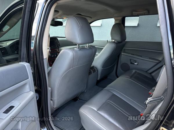 Melns Jeep Grand Cherokee 2005 Tallina, ar dzinēja tilpumu 3.00 L un nobraukumu 229 tūkst. km par 3299 €, foto 10 vietnē AUTOMOTO.COM.LV