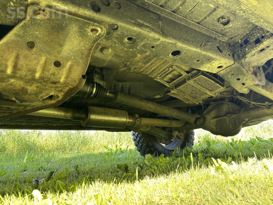 Melns Jeep Grand Cherokee 2005 Rīga, ar dzinēja tilpumu 2.70 L un nobraukumu 323 tūkst. km par 3900 €, foto 24 vietnē AUTOMOTO.COM.LV