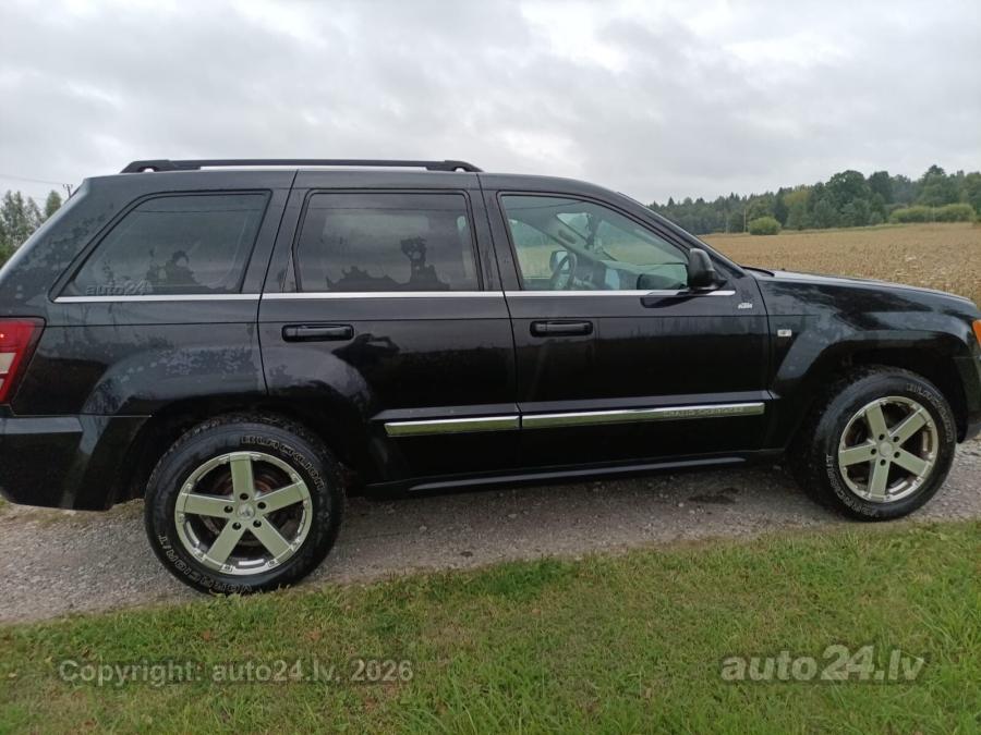 Black Jeep Grand Cherokee 2005 in Tallinn, with an engine capacity of 3.00 L and mileage of 288 thousand km for 3500 €, photo 3 on AUTOMOTO.COM.LV