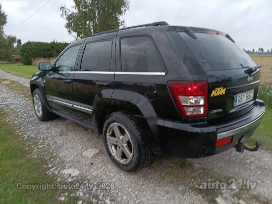 Black Jeep Grand Cherokee 2005 in Tallinn, with an engine capacity of 3.00 L and mileage of 288 thousand km for 3500 €, photo 6 on AUTOMOTO.COM.LV