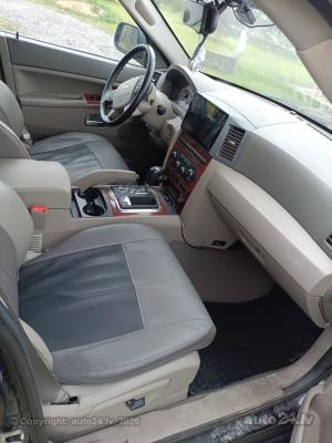 Black Jeep Grand Cherokee 2005 in Tallinn, with an engine capacity of 3.00 L and mileage of 288 thousand km for 3500 €, photo 11 on AUTOMOTO.COM.LV