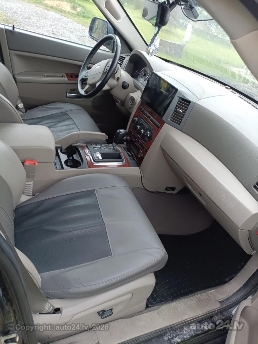 Black Jeep Grand Cherokee 2005 in Tallinn, with an engine capacity of 3.00 L and mileage of 288 thousand km for 3500 €, photo 11 on AUTOMOTO.COM.LV