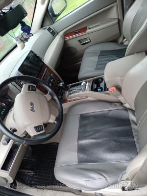Black Jeep Grand Cherokee 2005 in Tallinn, with an engine capacity of 3.00 L and mileage of 288 thousand km for 3500 €, photo 12 on AUTOMOTO.COM.LV