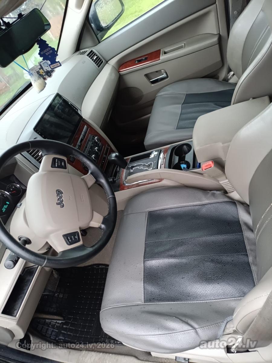 Black Jeep Grand Cherokee 2005 in Tallinn, with an engine capacity of 3.00 L and mileage of 288 thousand km for 3500 €, photo 12 on AUTOMOTO.COM.LV