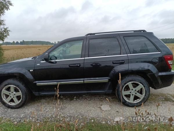 Black Jeep Grand Cherokee 2005 in Tallinn, with an engine capacity of 3.00 L and mileage of 288 thousand km for 3500 €, photo 7 on AUTOMOTO.COM.LV