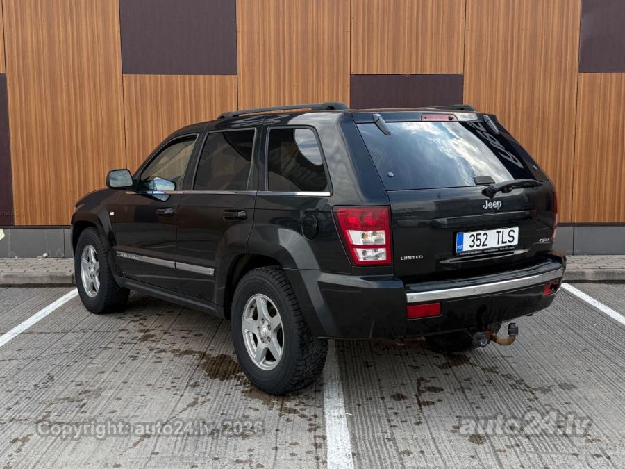 Melns Jeep Grand Cherokee 2005 Tartu, ar dzinēja tilpumu 3.00 L un nobraukumu 368 tūkst. km par 4000 €, foto 5 vietnē AUTOMOTO.COM.LV