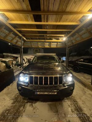 Melns Jeep Grand Cherokee 2006 Tallina, ar dzinēja tilpumu 3.00 L un nobraukumu 317 tūkst. km par 3500 €, foto  vietnē AUTOMOTO.COM.LV