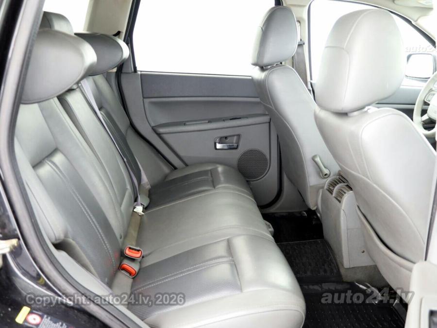 Melns Jeep Grand Cherokee 2006 Tallina, ar dzinēja tilpumu 5.70 L un nobraukumu 254 tūkst. km par 2499 €, foto 7 vietnē AUTOMOTO.COM.LV