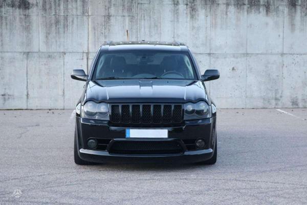 Melns Jeep Grand Cherokee 2006 Viļņa, ar dzinēja tilpumu 6.06 L un nobraukumu 215 tūkst. km par 11900 €, foto 1 vietnē AUTOMOTO.COM.LV