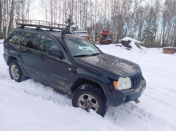 Black Jeep Grand Cherokee 2006 in Vilnius, with an engine capacity of 4.70 L and mileage of 410 thousand km for 2600 €, photo 2 on AUTOMOTO.COM.LV
