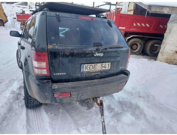 Black Jeep Grand Cherokee 2006 in Vilnius, with an engine capacity of 4.70 L and mileage of 410 thousand km for 2600 €, photo 4 on AUTOMOTO.COM.LV