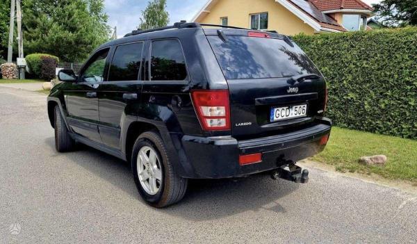 Black Jeep Grand Cherokee 2006 in Vilnius, with an engine capacity of 2.99 L and mileage of 320 thousand km for 3800 €, photo 3 on AUTOMOTO.COM.LV