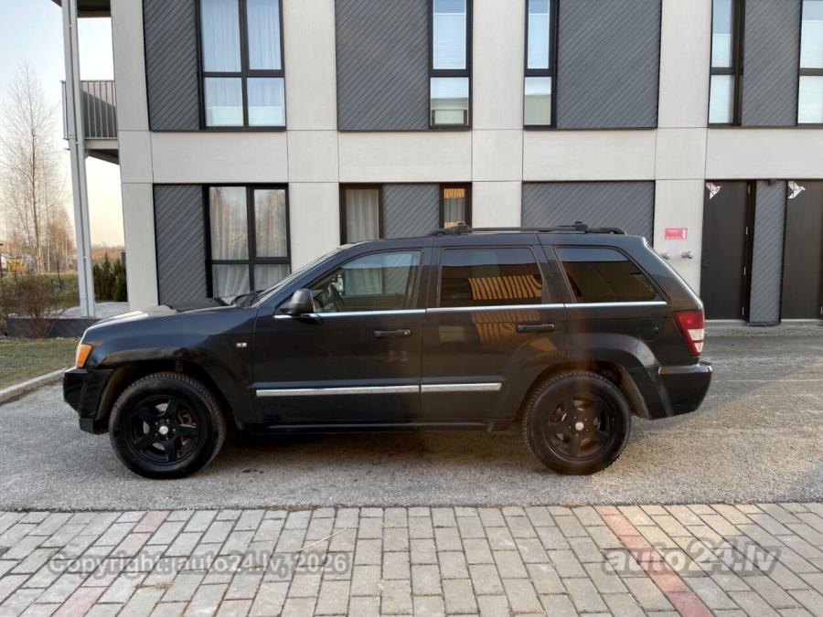 Black Jeep Grand Cherokee 2006 in Tartu, with an engine capacity of 3.00 L and mileage of 0 thousand km for 3999 €, photo 6 on AUTOMOTO.COM.LV