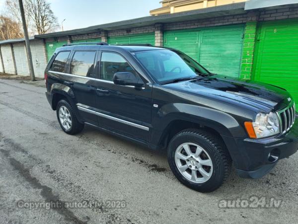 Black Jeep Grand Cherokee 2006 in Tallinn, with an engine capacity of 3.00 L and mileage of 292 thousand km for 5300 €, photo 2 on AUTOMOTO.COM.LV