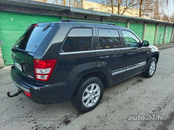 Black Jeep Grand Cherokee 2006 in Tallinn, with an engine capacity of 3.00 L and mileage of 292 thousand km for 5300 €, photo 3 on AUTOMOTO.COM.LV