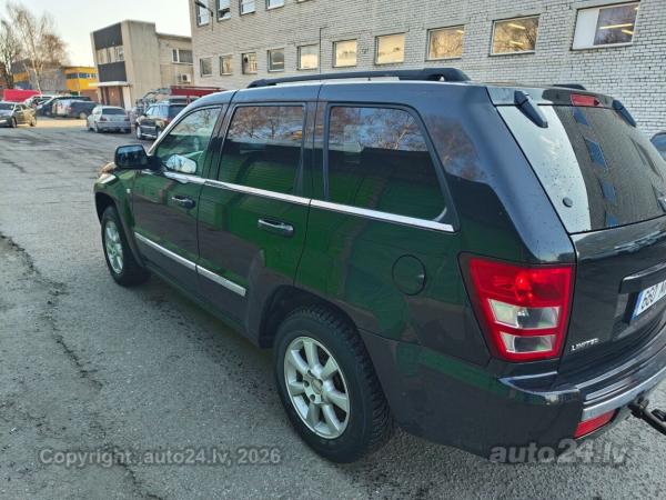 Black Jeep Grand Cherokee 2006 in Tallinn, with an engine capacity of 3.00 L and mileage of 292 thousand km for 5300 €, photo 5 on AUTOMOTO.COM.LV