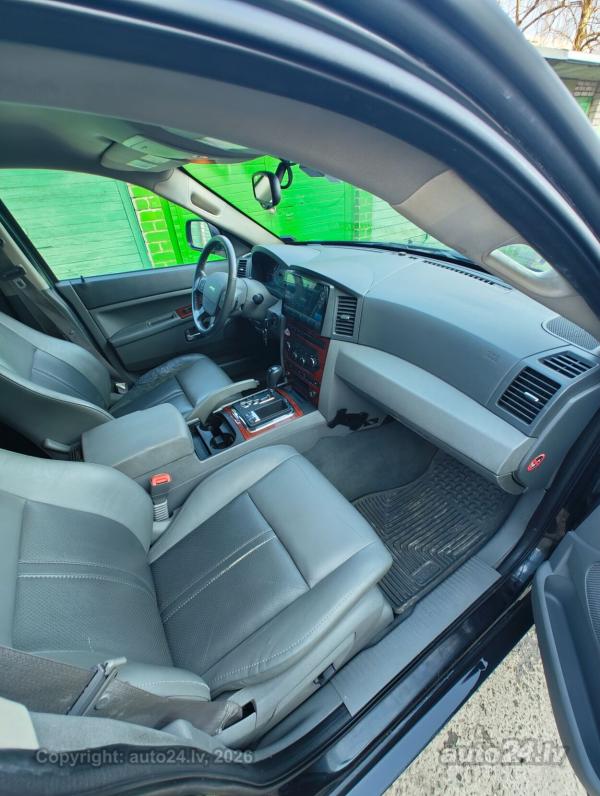 Black Jeep Grand Cherokee 2006 in Tallinn, with an engine capacity of 3.00 L and mileage of 292 thousand km for 5300 €, photo 11 on AUTOMOTO.COM.LV