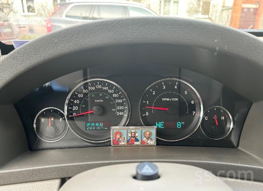 Melns Jeep Grand Cherokee 2006 Rīga, ar dzinēja tilpumu 3.00 L un nobraukumu 283 tūkst. km par 5500 €, foto 6 vietnē AUTOMOTO.COM.LV