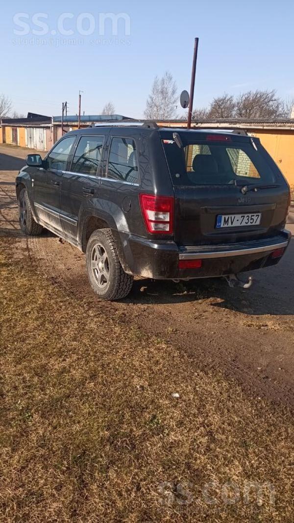 Black Jeep Grand Cherokee 2006 in Tukums, with an engine capacity of 3.00 L and mileage of 400 thousand km for 2500 €, photo 3 on AUTOMOTO.COM.LV