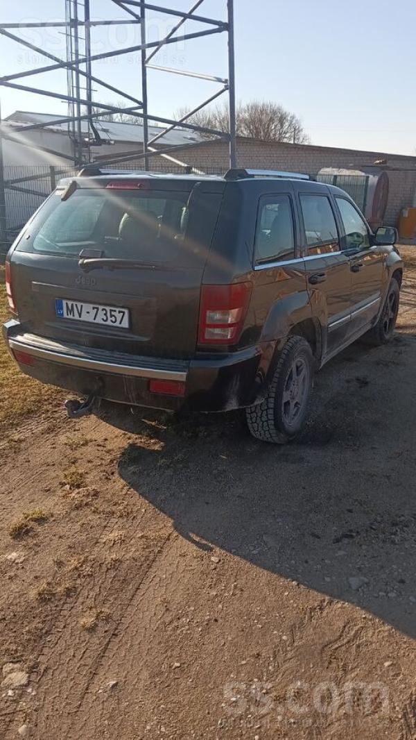 Black Jeep Grand Cherokee 2006 in Tukums, with an engine capacity of 3.00 L and mileage of 400 thousand km for 2500 €, photo 5 on AUTOMOTO.COM.LV