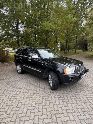 Black Jeep Grand Cherokee 2006 in Valmiera, with an engine capacity of 3.00 L and mileage of 294 thousand km for 5900 €, photo 3 on AUTOMOTO.COM.LV