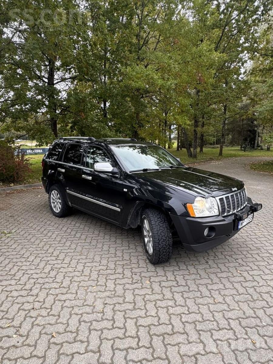 Black Jeep Grand Cherokee 2006 in Valmiera, with an engine capacity of 3.00 L and mileage of 294 thousand km for 5900 €, photo 3 on AUTOMOTO.COM.LV