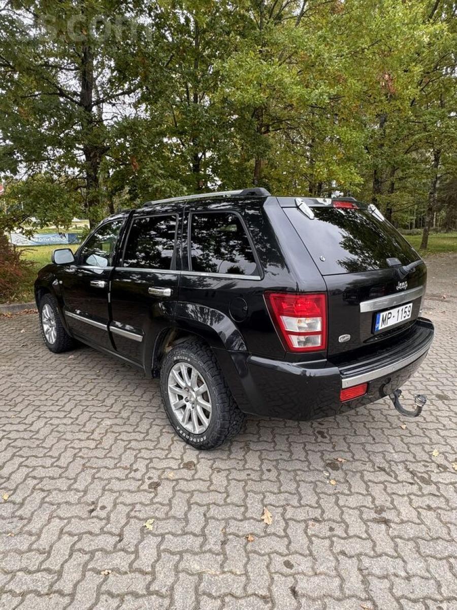 Black Jeep Grand Cherokee 2006 in Valmiera, with an engine capacity of 3.00 L and mileage of 294 thousand km for 5900 €, photo 4 on AUTOMOTO.COM.LV