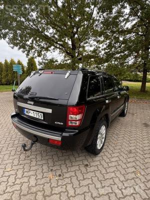 Black Jeep Grand Cherokee 2006 in Valmiera, with an engine capacity of 3.00 L and mileage of 294 thousand km for 5900 €, photo 5 on AUTOMOTO.COM.LV
