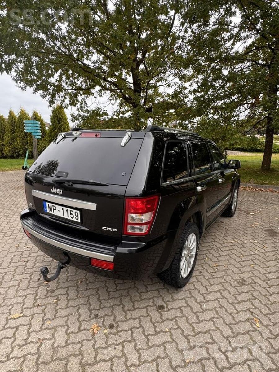 Black Jeep Grand Cherokee 2006 in Valmiera, with an engine capacity of 3.00 L and mileage of 294 thousand km for 5900 €, photo 5 on AUTOMOTO.COM.LV