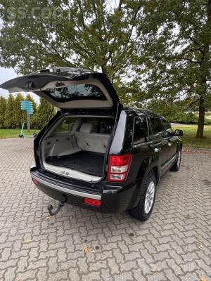 Black Jeep Grand Cherokee 2006 in Valmiera, with an engine capacity of 3.00 L and mileage of 294 thousand km for 5900 €, photo 6 on AUTOMOTO.COM.LV
