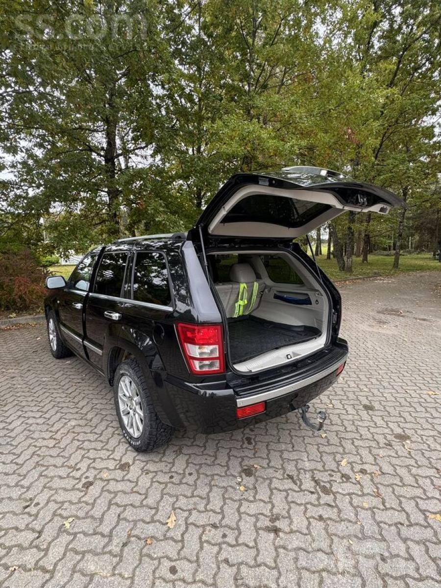 Black Jeep Grand Cherokee 2006 in Valmiera, with an engine capacity of 3.00 L and mileage of 294 thousand km for 5900 €, photo 7 on AUTOMOTO.COM.LV