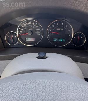 Black Jeep Grand Cherokee 2006 in Valmiera, with an engine capacity of 3.00 L and mileage of 294 thousand km for 5900 €, photo 10 on AUTOMOTO.COM.LV