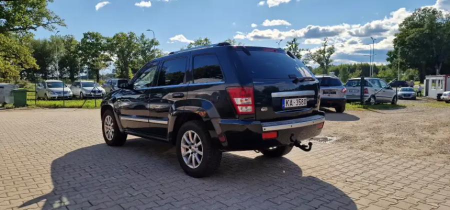 Black Jeep Grand Cherokee 2006 in Valmiera, with an engine capacity of 3.00 L and mileage of 236 thousand km for 3800 €, photo 5 on AUTOMOTO.COM.LV