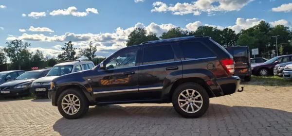 Black Jeep Grand Cherokee 2006 in Valmiera, with an engine capacity of 3.00 L and mileage of 236 thousand km for 3800 €, photo 5 on AUTOMOTO.COM.LV