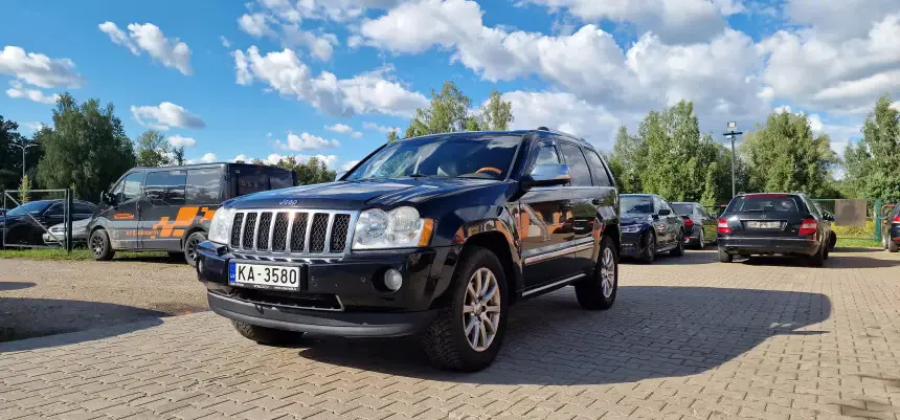 Black Jeep Grand Cherokee 2006 in Valmiera, with an engine capacity of 3.00 L and mileage of 236 thousand km for 3800 €, photo 7 on AUTOMOTO.COM.LV