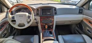 Black Jeep Grand Cherokee 2006 in Valmiera, with an engine capacity of 3.00 L and mileage of 236 thousand km for 3800 €, photo 8 on AUTOMOTO.COM.LV