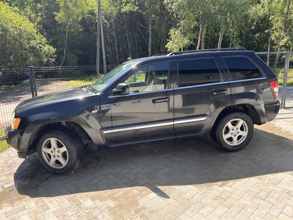 Black Jeep Grand Cherokee 2006 in Kaunas, with an engine capacity of 2.99 L and mileage of 217 thousand km for 2999 €, photo 1 on AUTOMOTO.COM.LV