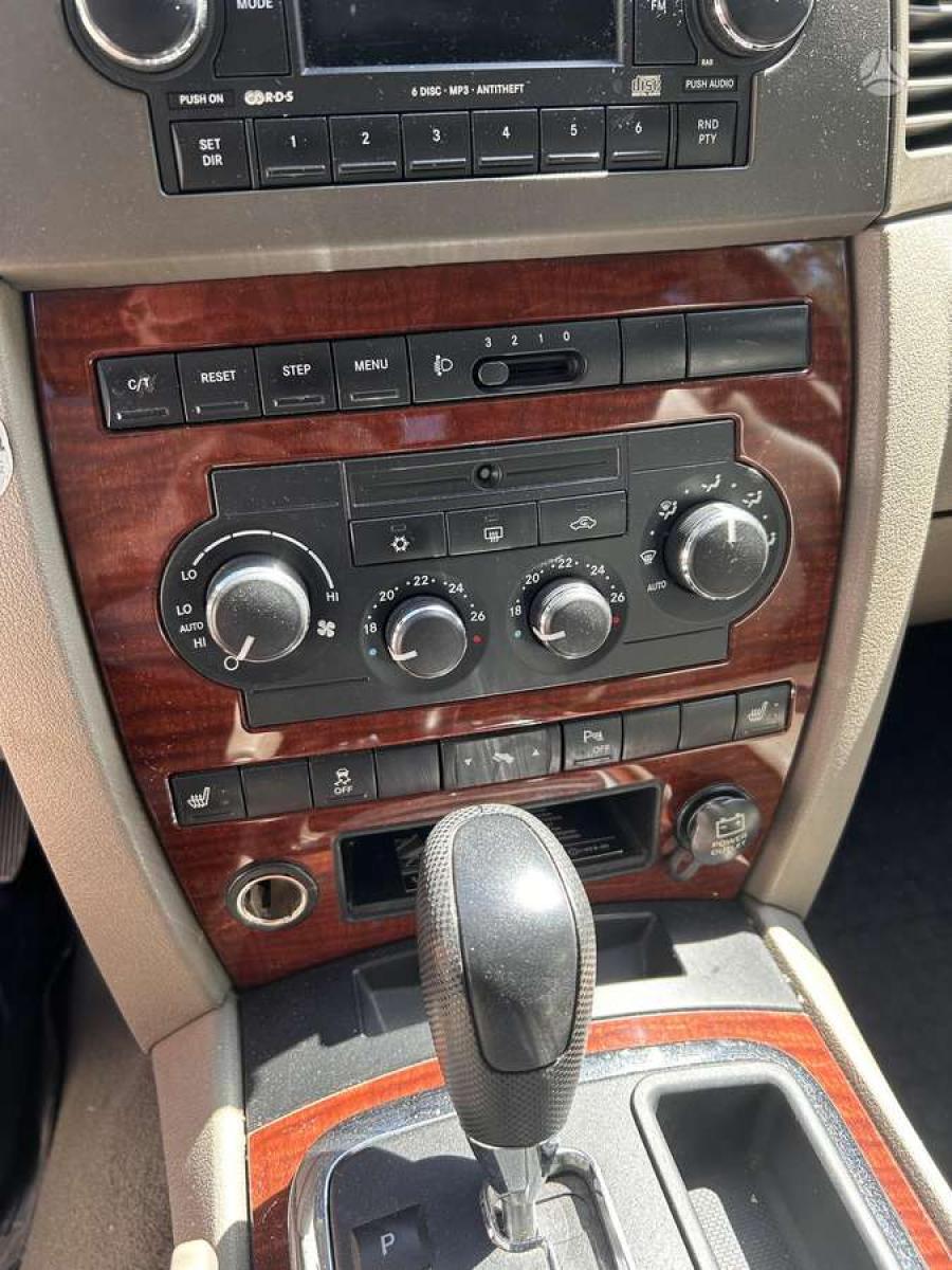 Melns Jeep Grand Cherokee 2006 Kauņa, ar dzinēja tilpumu 2.99 L un nobraukumu 217 tūkst. km par 2999 €, foto 12 vietnē AUTOMOTO.COM.LV