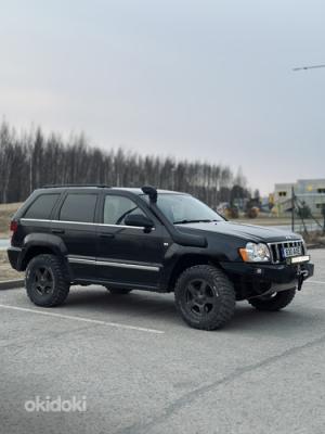 Melns Jeep Grand Cherokee 2006 Peltsamā, ar dzinēja tilpumu 3.00 L un nobraukumu 348 tūkst. km par 5500 €, foto  vietnē AUTOMOTO.COM.LV