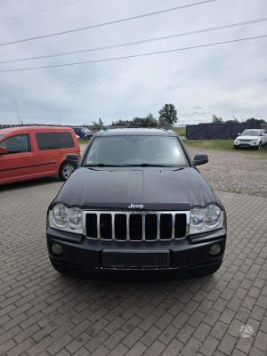 Black Jeep Grand Cherokee 2006 in Marijampole, with an engine capacity of 2.99 L and mileage of 218 thousand km for 5000 €, photo 3 on AUTOMOTO.COM.LV