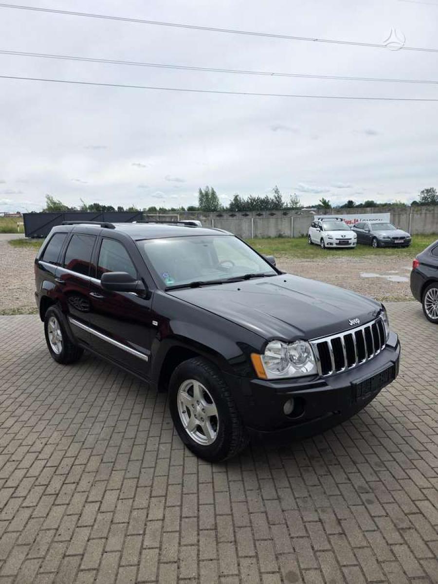 Black Jeep Grand Cherokee 2006 in Marijampole, with an engine capacity of 2.99 L and mileage of 218 thousand km for 5000 €, photo 4 on AUTOMOTO.COM.LV