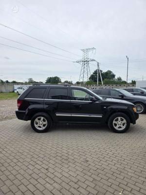 Black Jeep Grand Cherokee 2006 in Marijampole, with an engine capacity of 2.99 L and mileage of 218 thousand km for 5000 €, photo 6 on AUTOMOTO.COM.LV